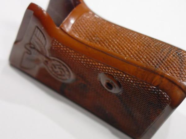 walter_ppk_grips_party_leader1